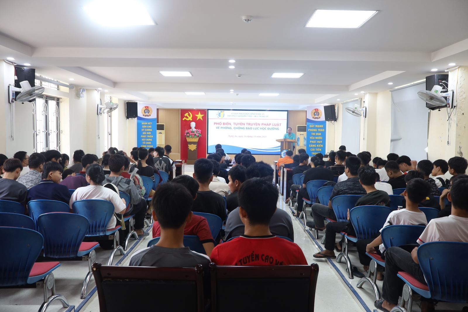 Trường Cao đẳng Việt - Đức Nghệ An